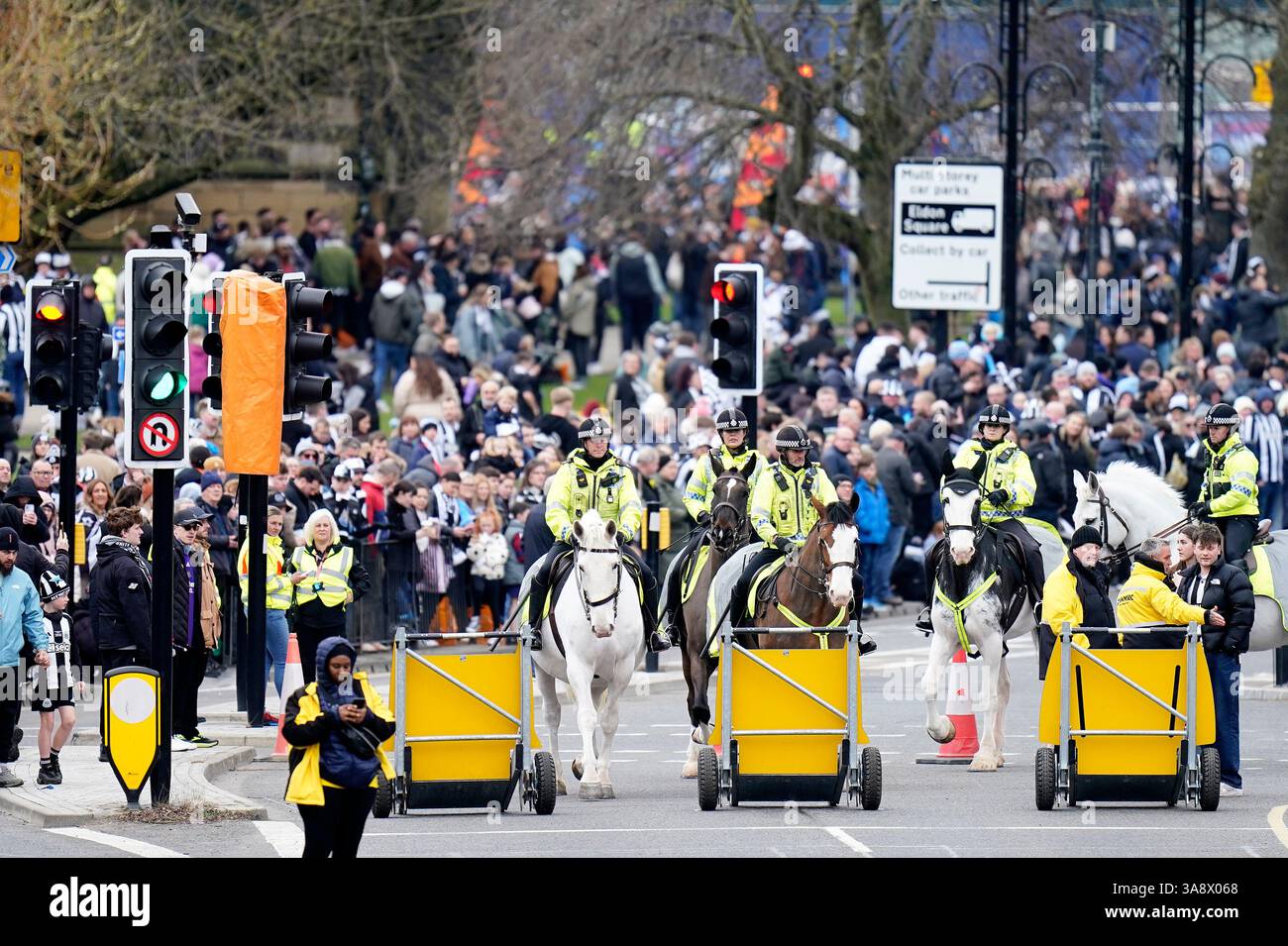 Police presence crowds gather hi-res stock photography and images - Alamy