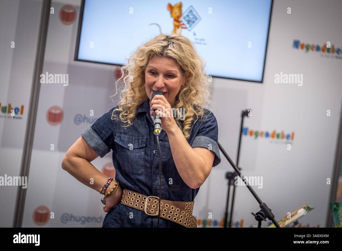 Die deutsche Kindermusiksängerin Simone Sommerland Simone Stiers bei ...