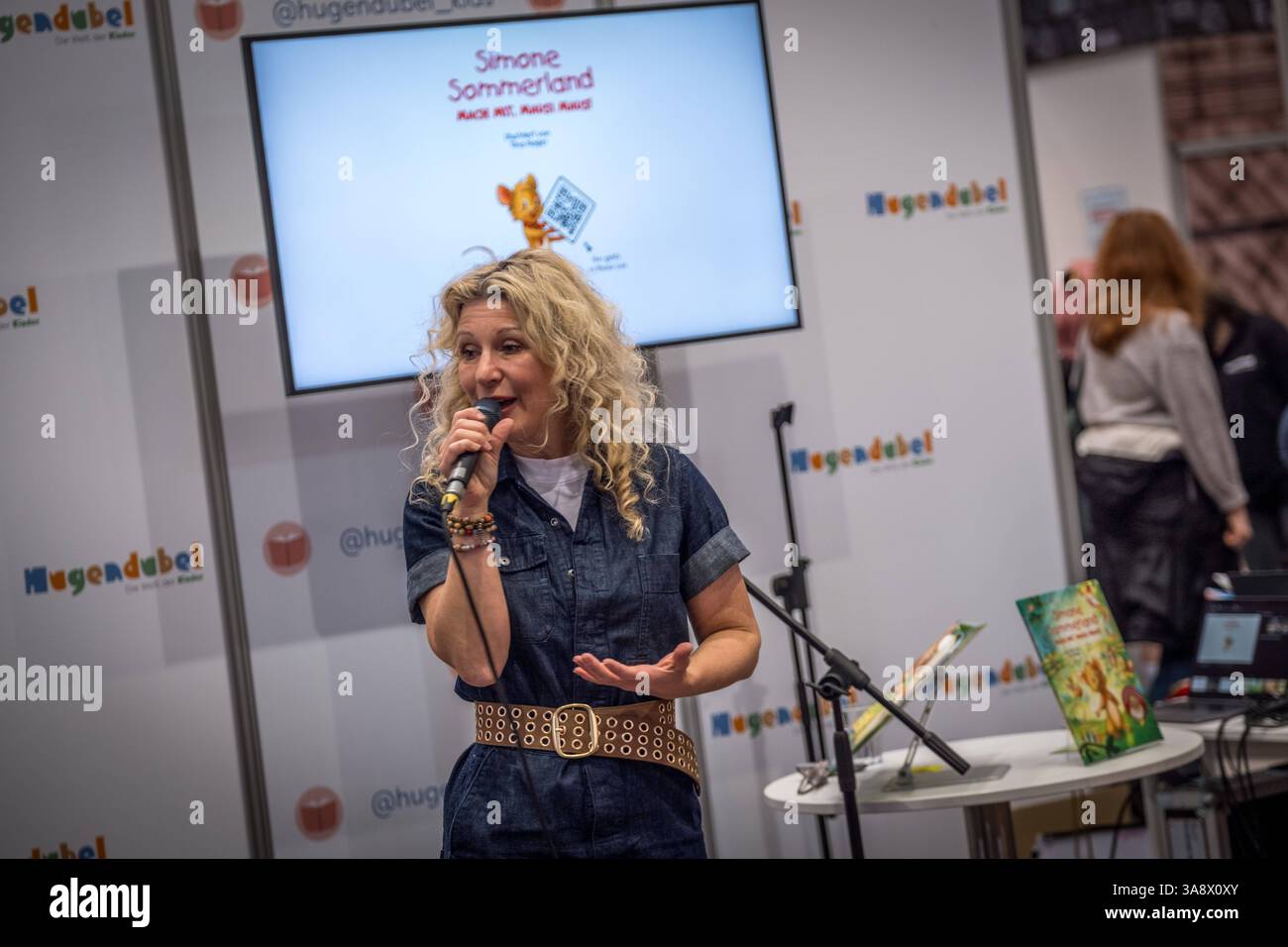 Die deutsche Kindermusiksängerin Simone Sommerland Simone Stiers bei ...