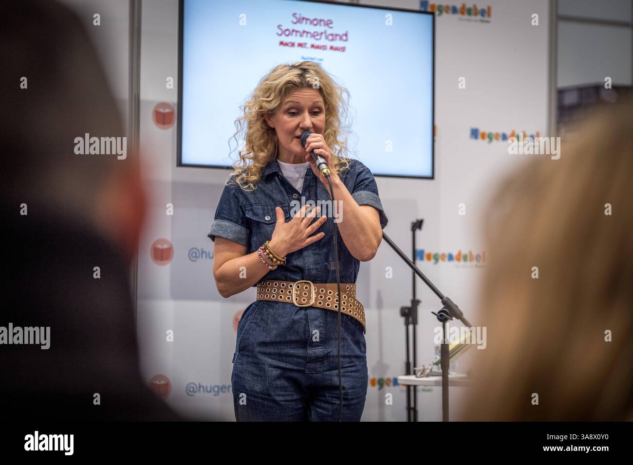 Die deutsche Kindermusiksängerin Simone Sommerland Simone Stiers bei ...