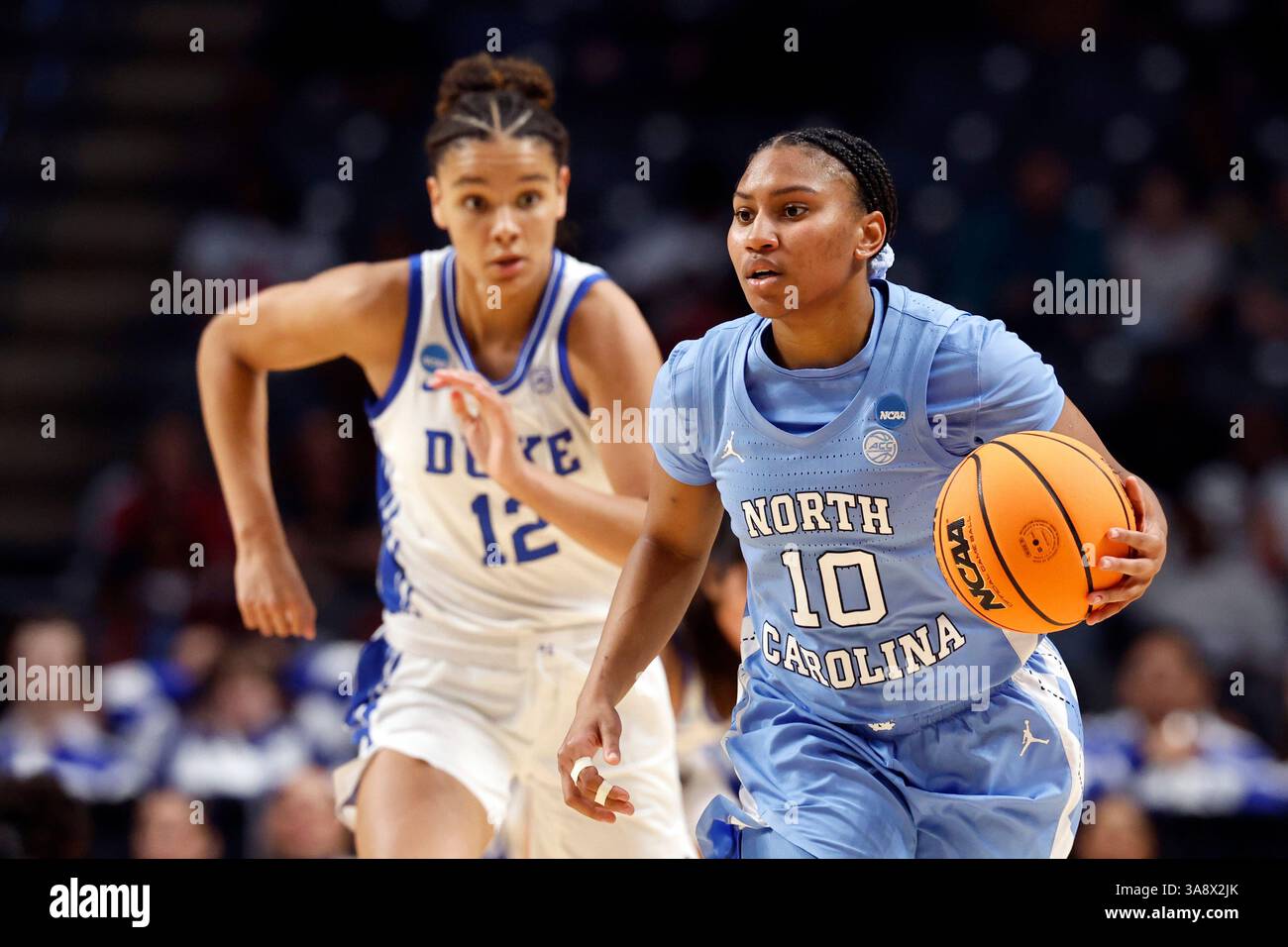 North Carolina guard Reniya Kelly (10) brings the ball down court ...