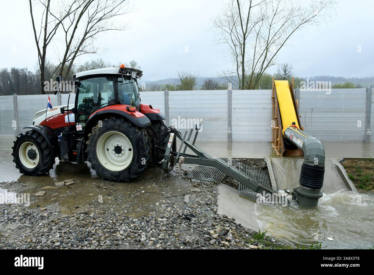 A state of emergency for flood protection has been declared for the Una ...