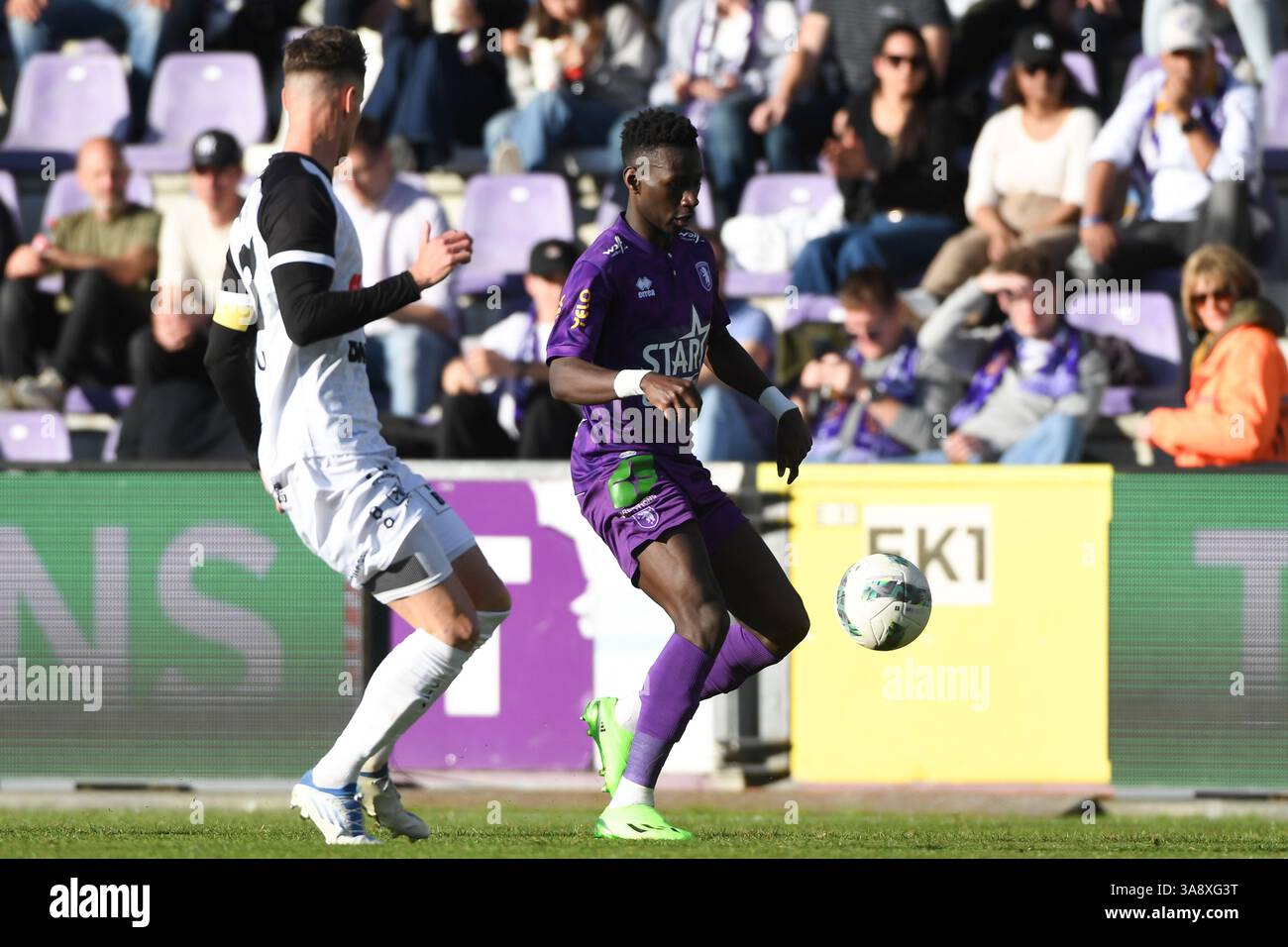 STVV's Bruno Godeau and Beerschot's Marwan Al-Sahafi pictured in action ...