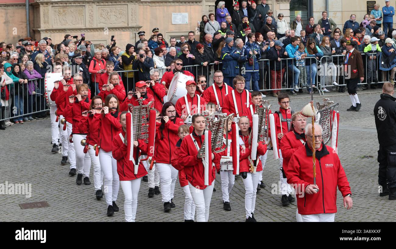 Eisenach, Germany. 29th Mar, 2025. Spectators watch the parade for the ...
