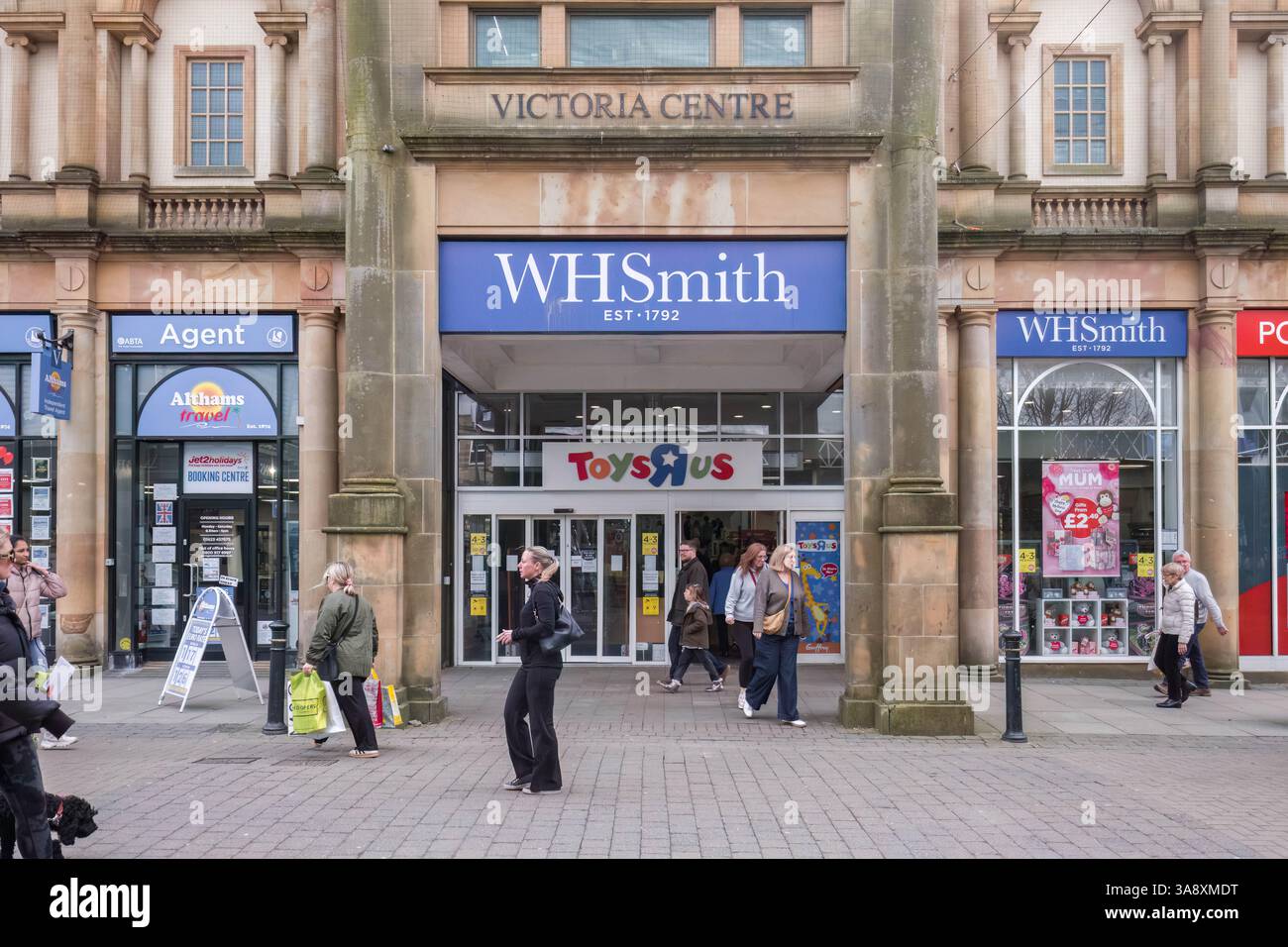 Whsmith loyalty card hi-res stock photography and images - Alamy