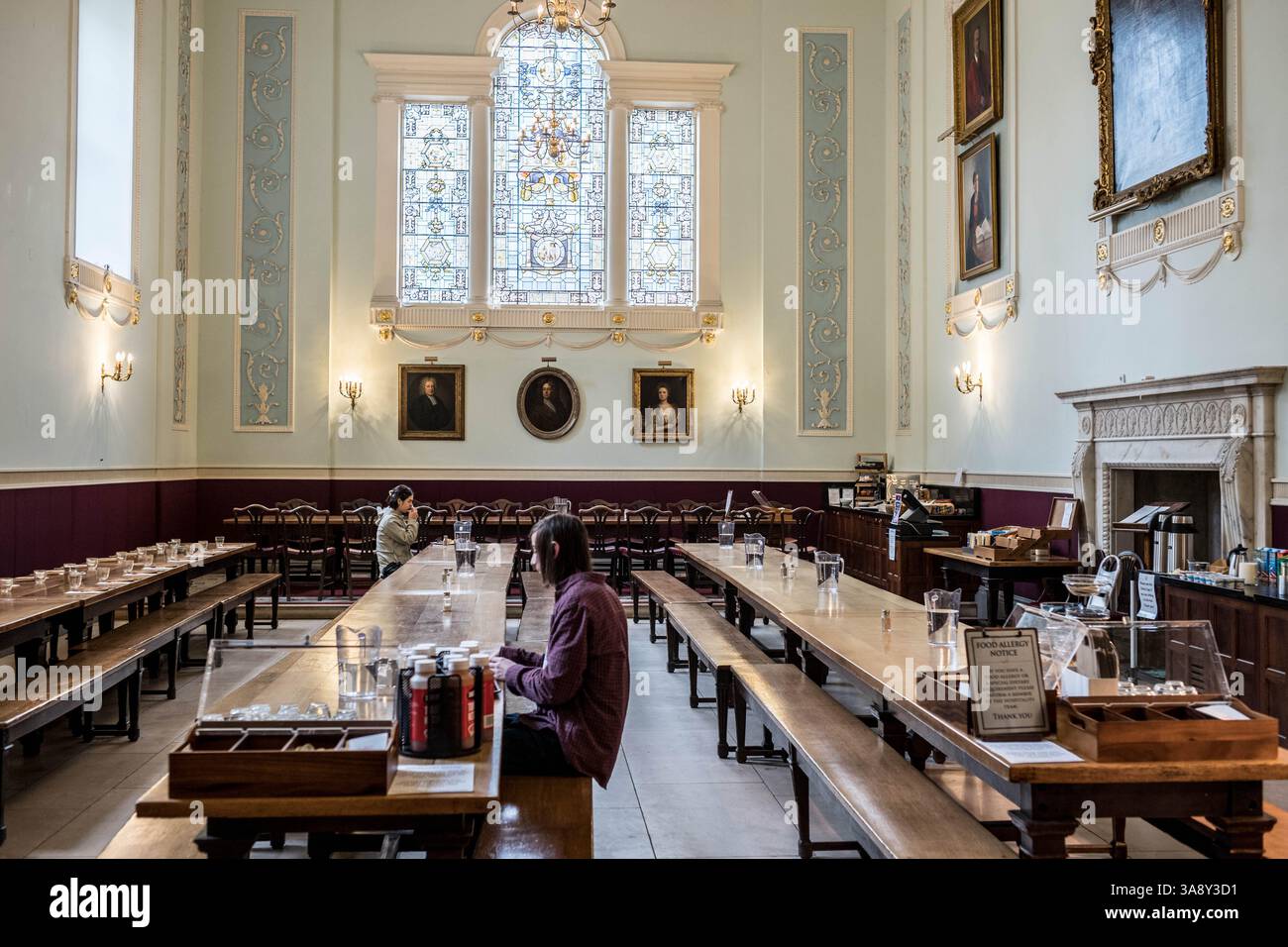 Interior of Worcester Collage Oxford refectory Stock Photo - Alamy