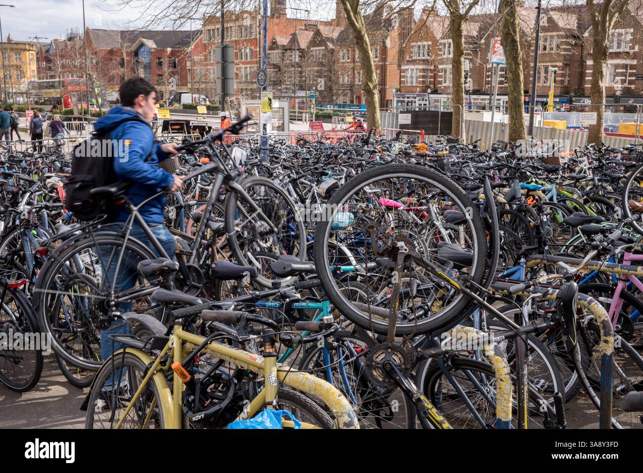 Bike park at Oxford train station England Stock Photo - Alamy