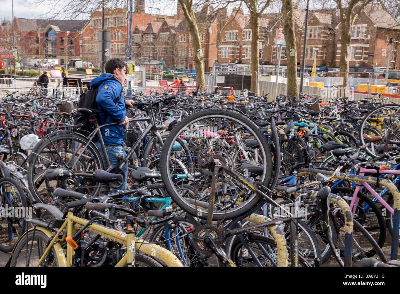 Bike park at Oxford train station England Stock Photo - Alamy