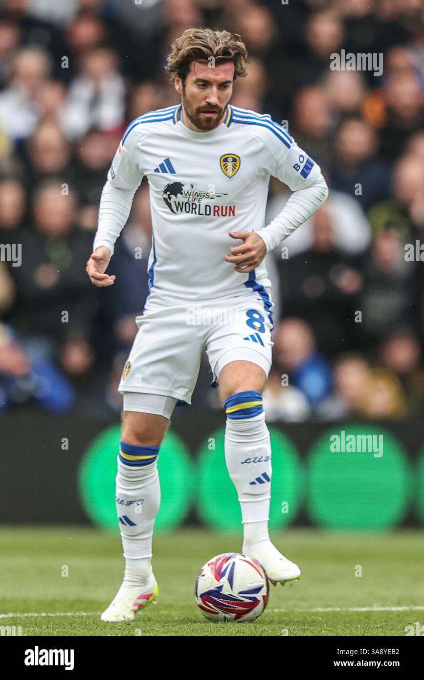Joe Rothwell of Leeds United during the Sky Bet Championship match ...