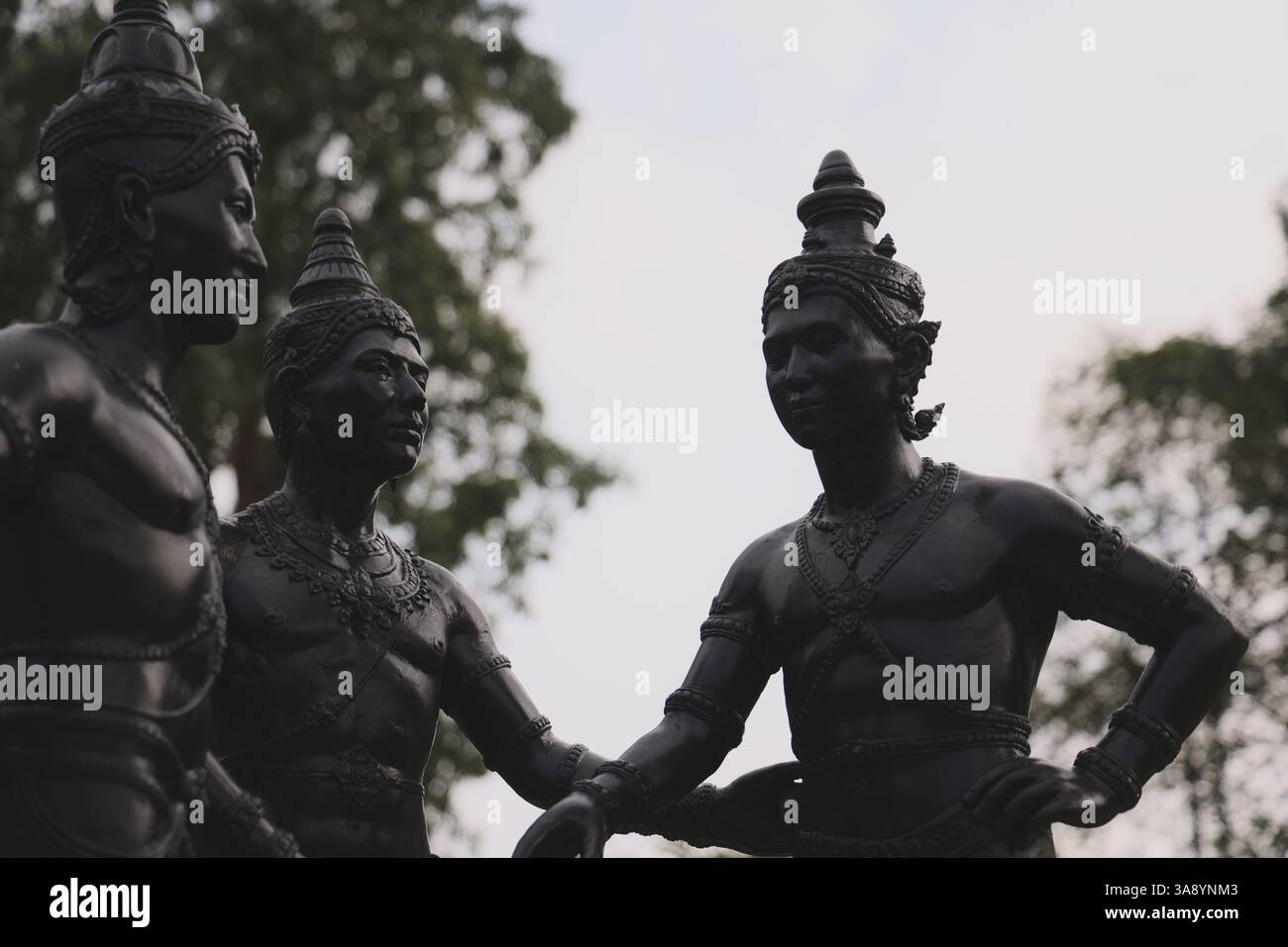 Three magnificent Bronze Statues that powerfully Depict Historic ...