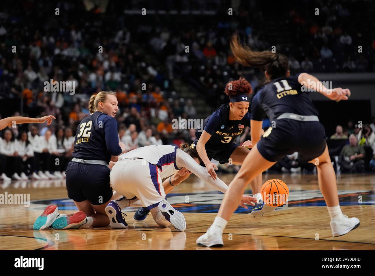 Notre Dame guard Hannah Hidalgo (3) chases down a loose ball against ...