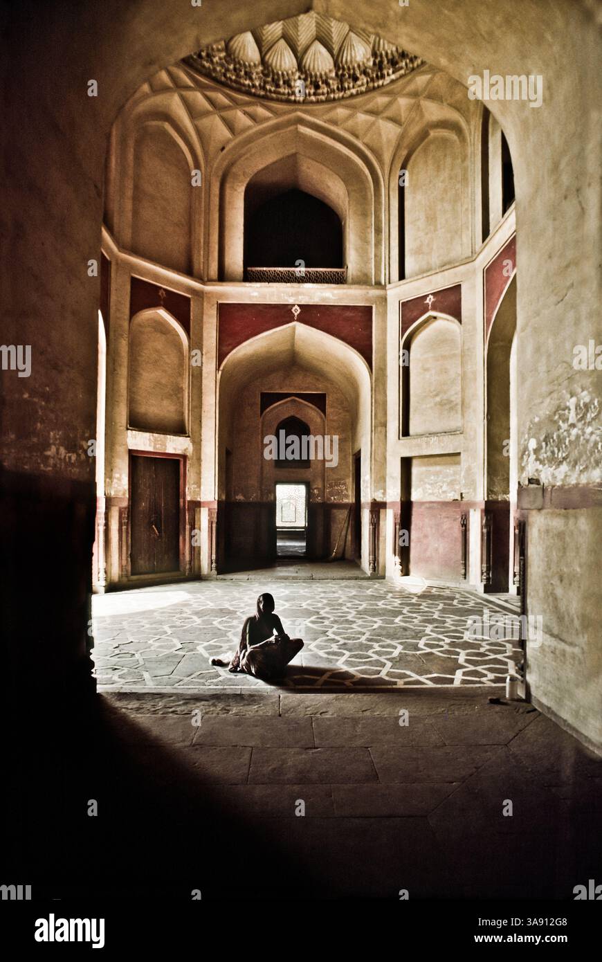 Humayun's Tomb interior - built 1570 - India's first great Mughal ...