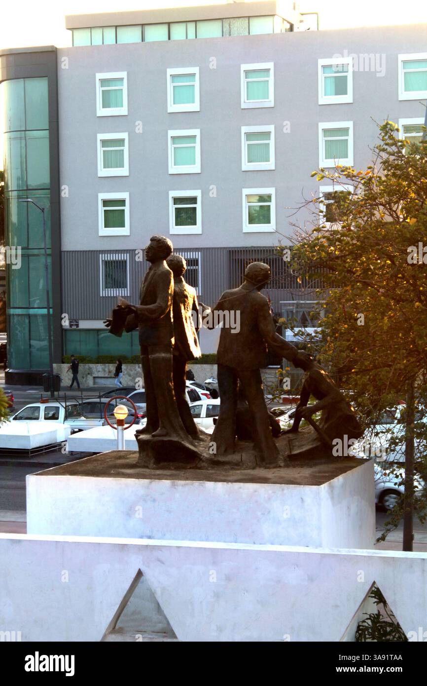 Three statues bathed in golden morning sunlight at Parque Rojo (Parque ...