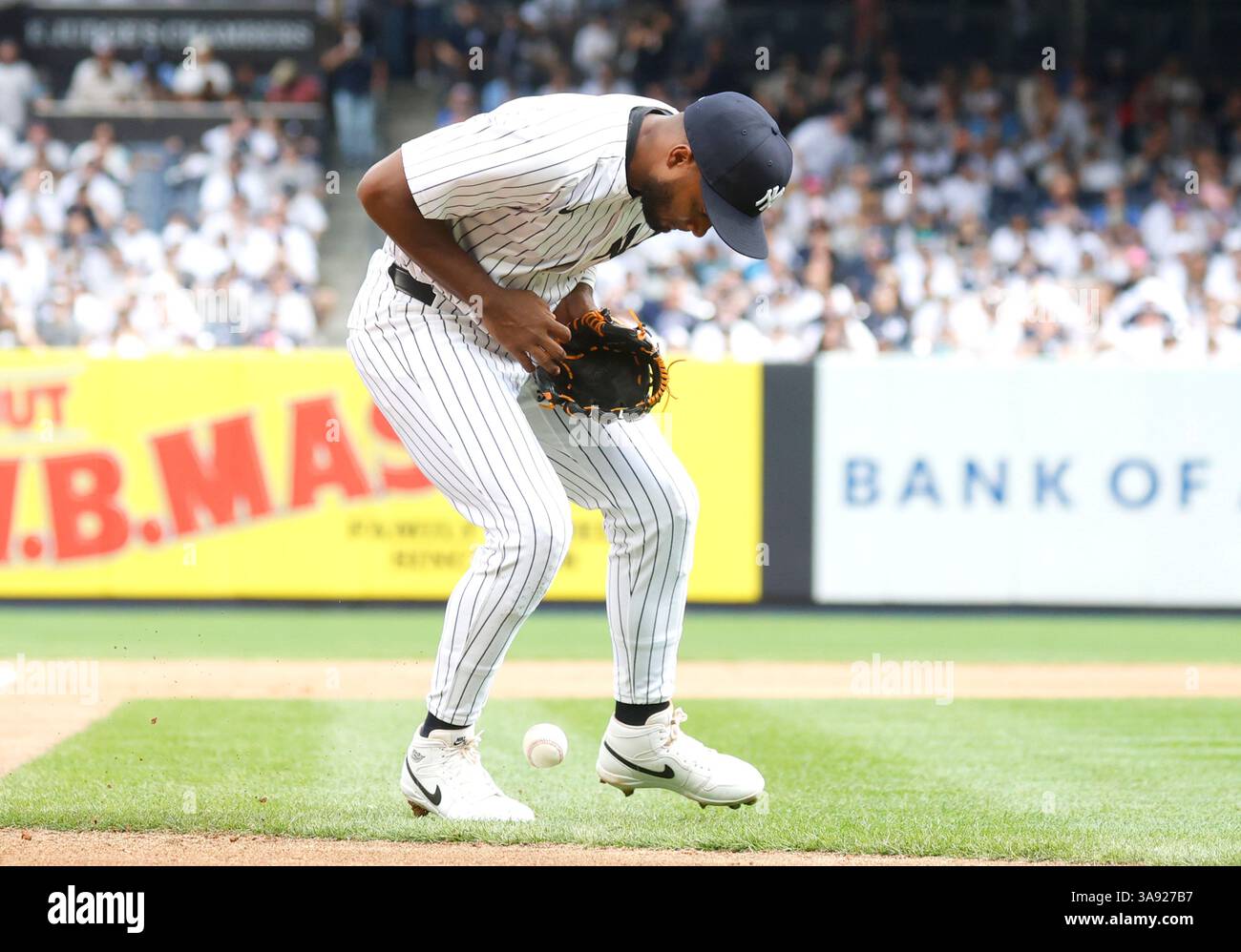 New York Yankees Pablo Reyes makes a fielding error in the 4th inning ...