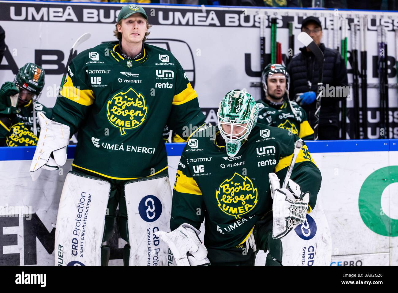 250329 Björklövens målvakt Melwin Asp Cassåsen och målvakt Melker Thelin deppar efter ...