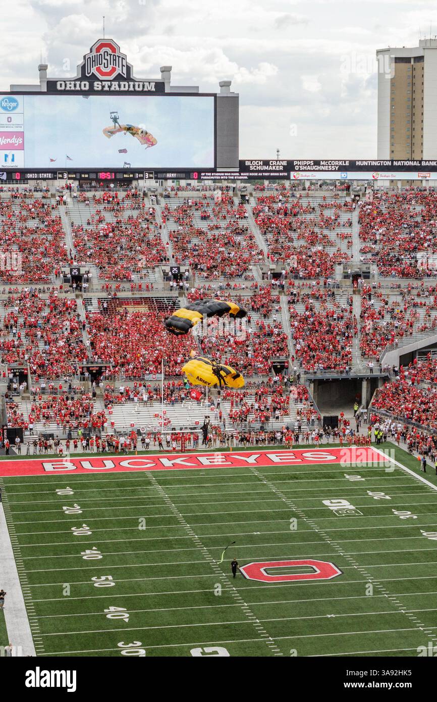 September 16th, 2017: The US Army Golden Knights parachute into Ohio ...