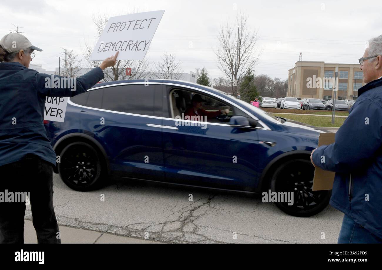 Northbrook, Illinois, USA. 29th Mar, 2025. This Tesla repeatedly drove ...