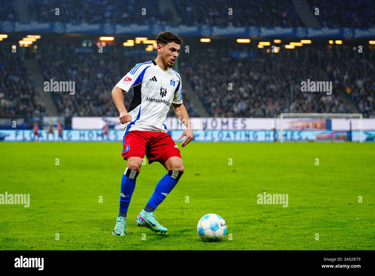 Hamburg, Deutschland. 28th Mar, 2025. William Mikelbrencis (Hamburger ...