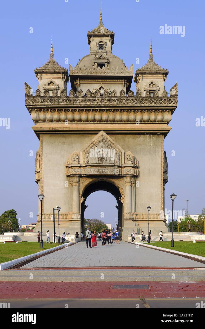 Patuxai, triumphal arch, monument to the heroes of the royal army for ...