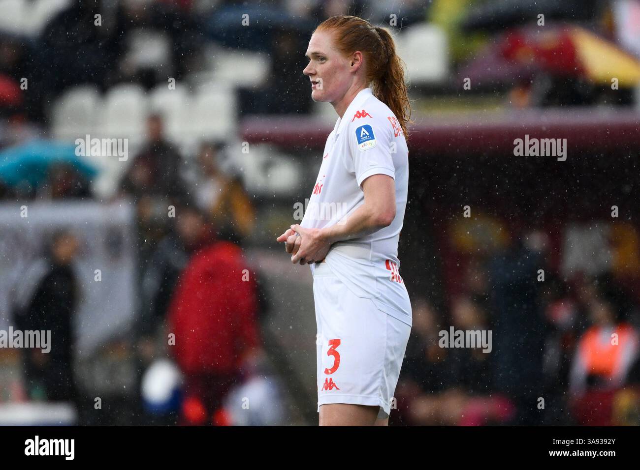 Stina Ballisage Pedersen of ACF Fiorentina wrings out her wet shirt ...