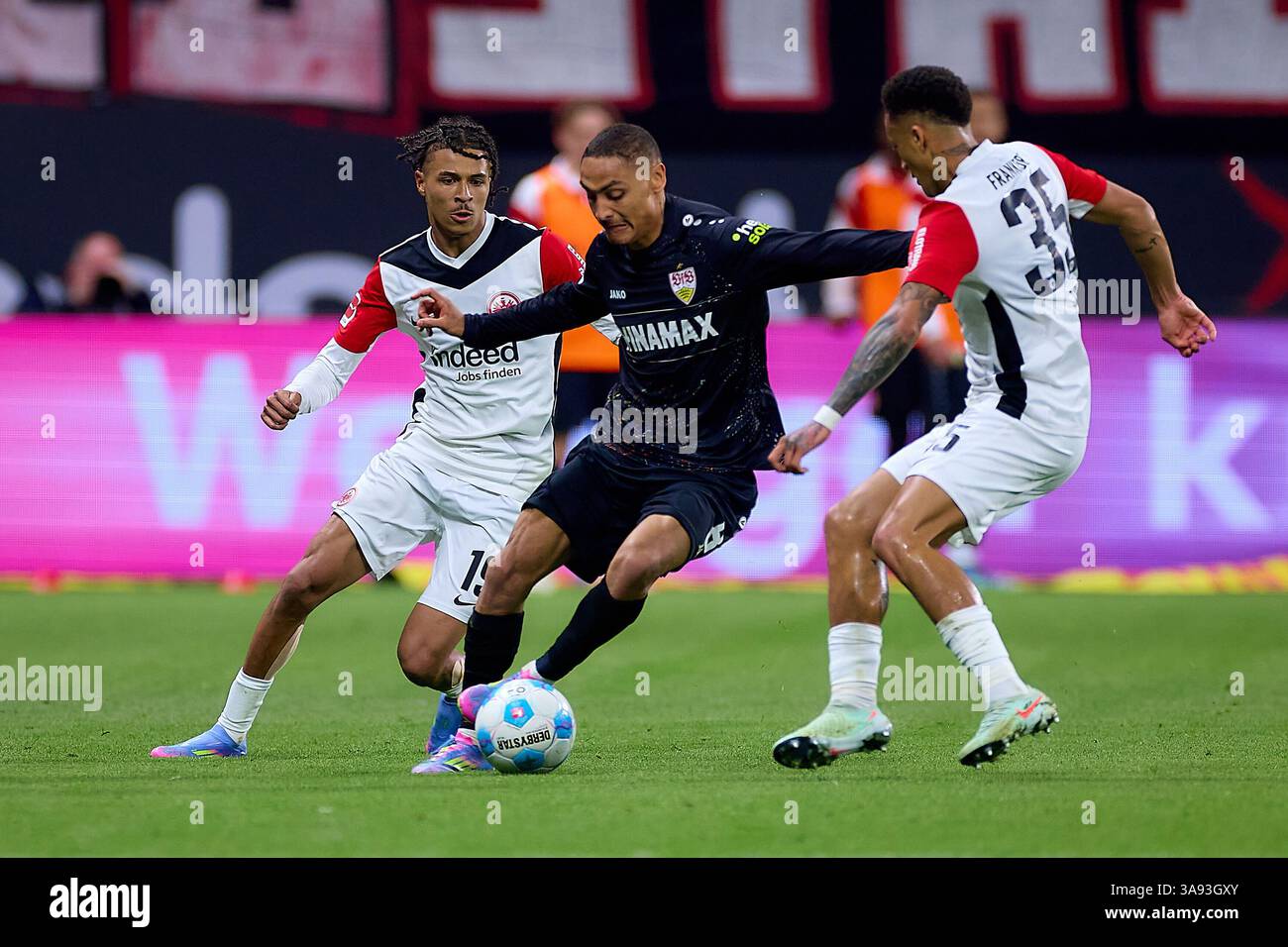 Enzo Millot (VfB Stuttgart, #08) Jean-Matteo Bahoya (SG Eintracht ...