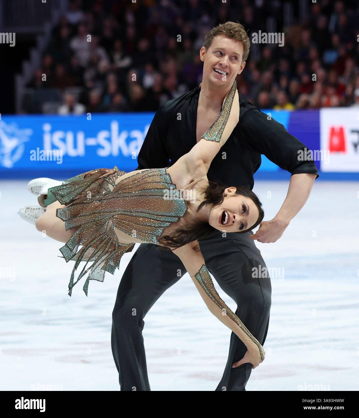 Madison CHOCK and Evan BATES of the United States perform during the ...