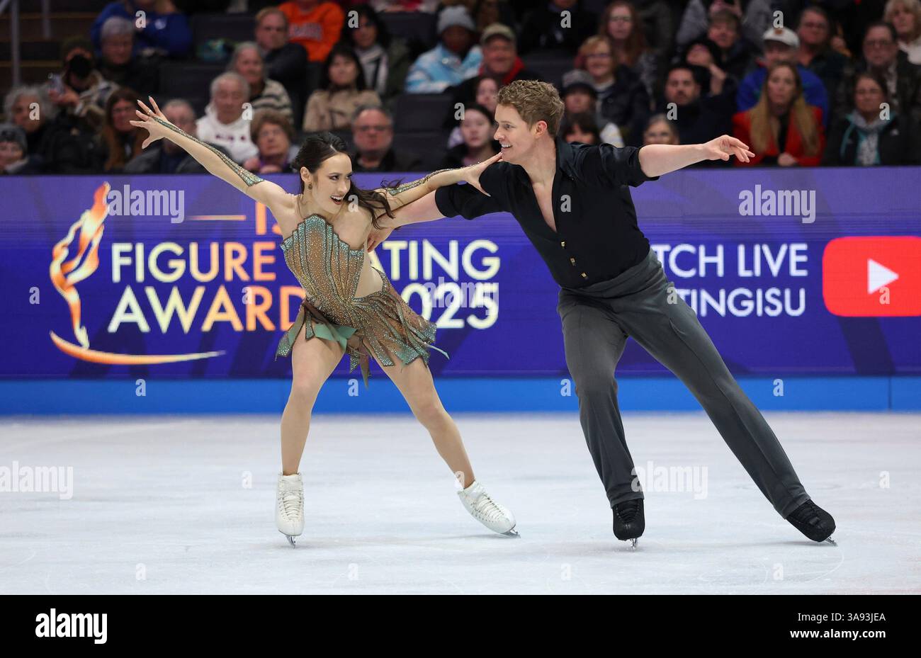 Madison CHOCK and Evan BATES of the United States perform during the ...
