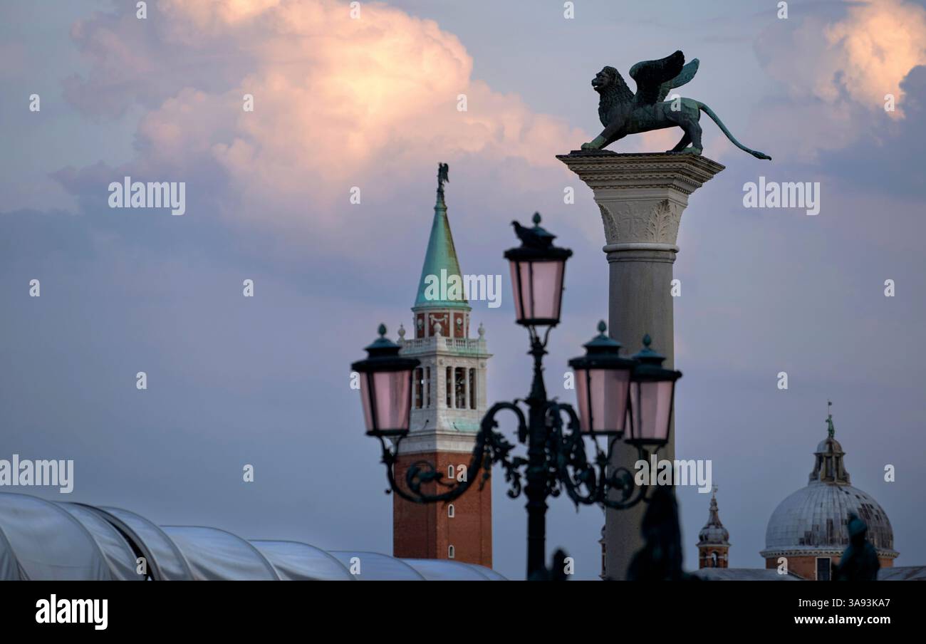 Bas relief columns famous hi-res stock photography and images - Alamy