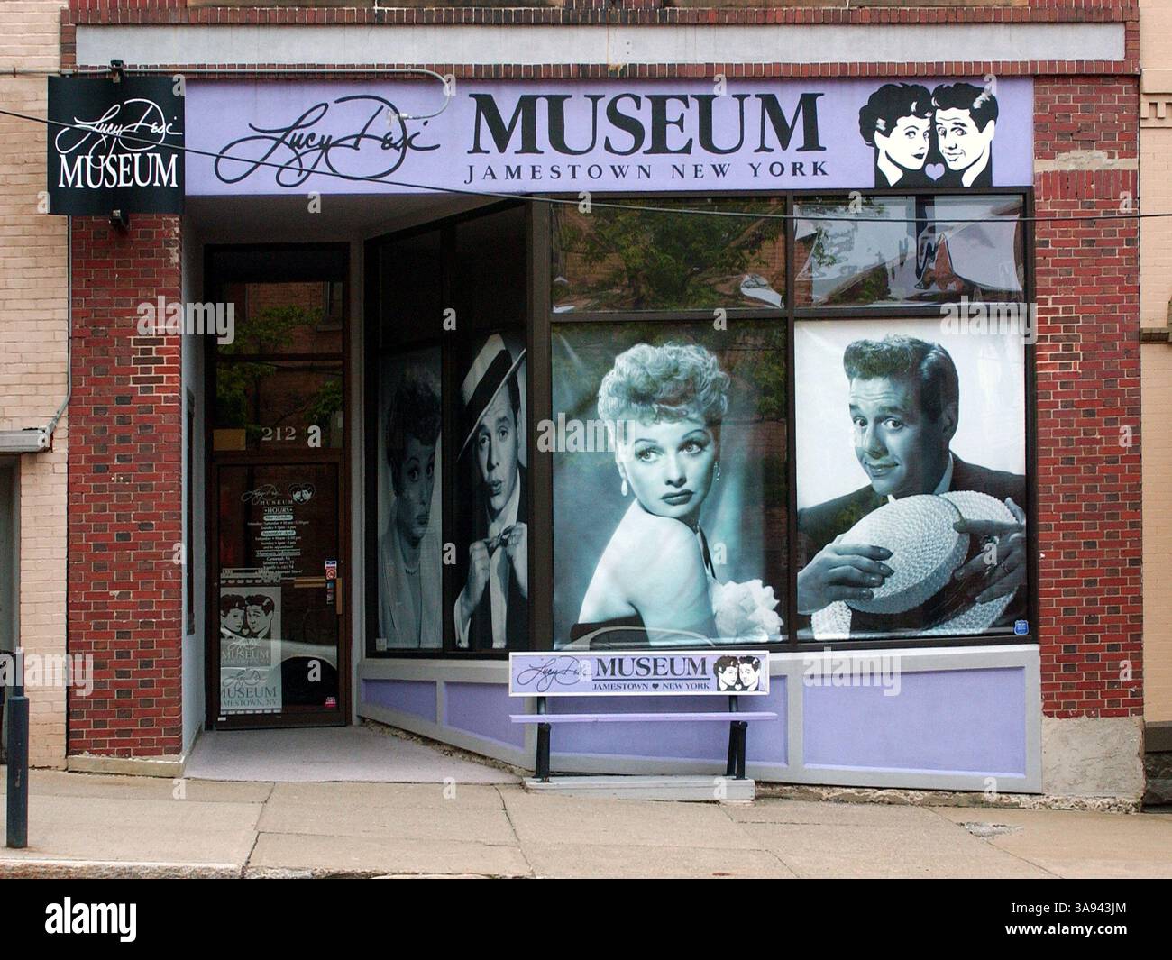 Lucy and desi museum hi-res stock photography and images - Alamy