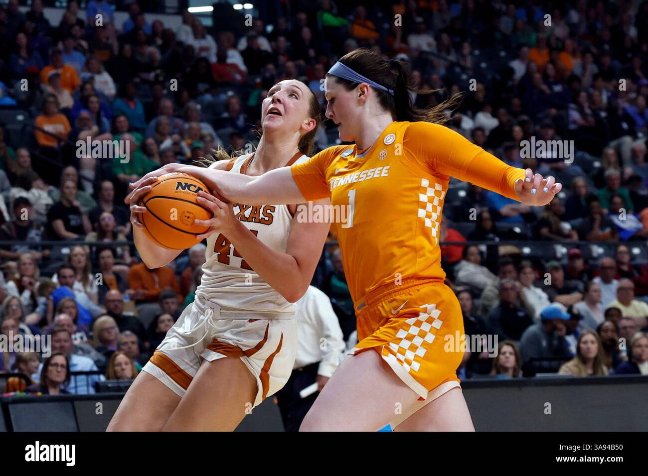 Tennessee guard Sara Puckett (1) strips the ball from Texas forward ...