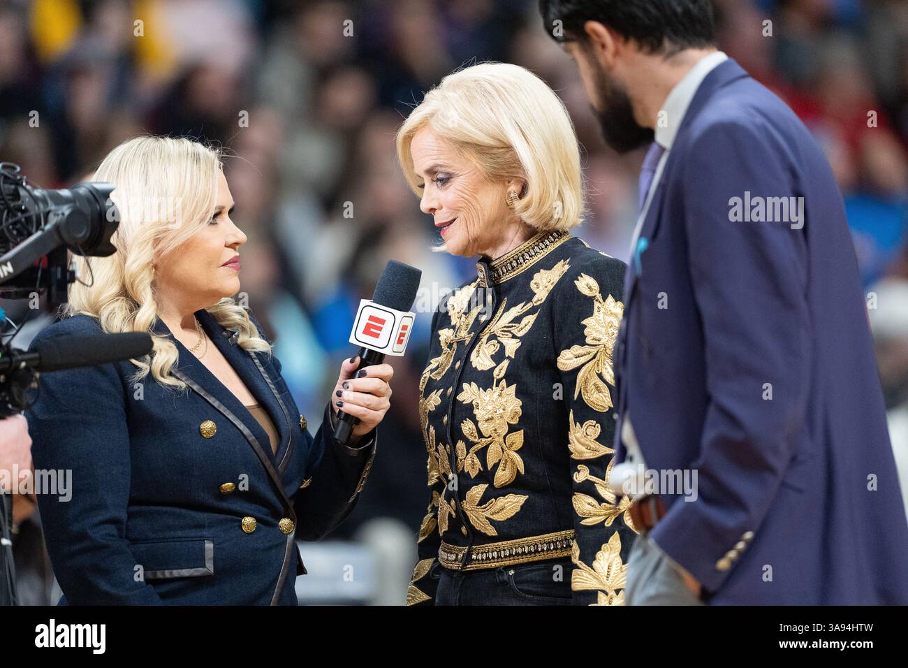 Spokane, United States. 28th Mar, 2025. LSU Lady Tigers head coach Kim ...