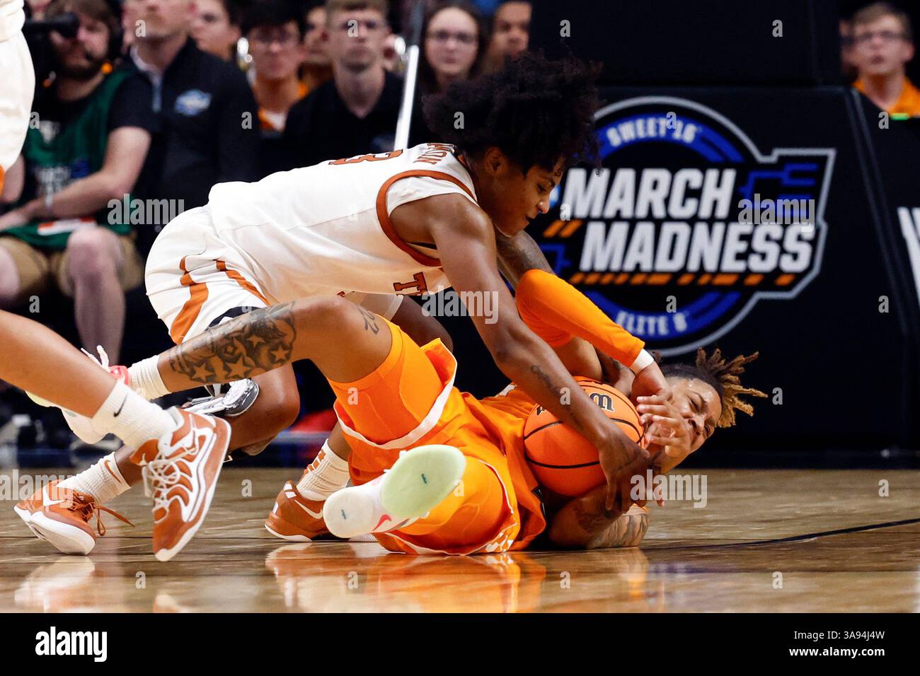 Texas guard Rori Harmon (3) and Tennessee guard Ruby Whitehorn (2 ...