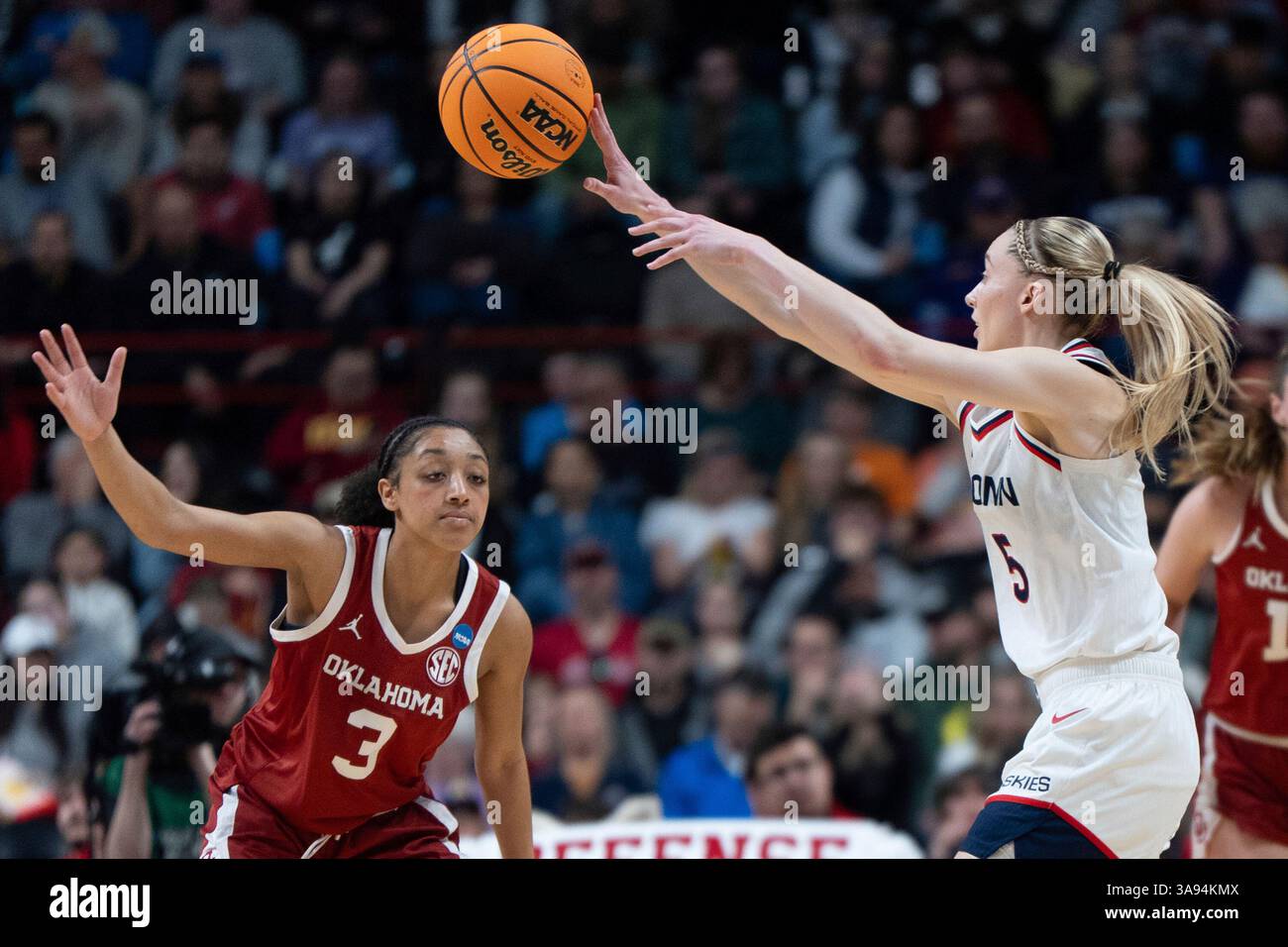 UConn guard Paige Bueckers (5) passes the ball as Oklahoma guard Zya ...