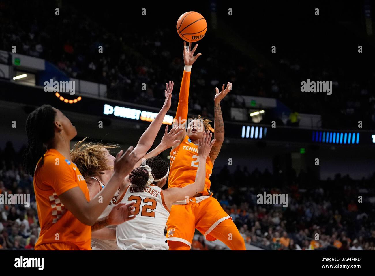 Tennessee guard Ruby Whitehorn (2) shoots against Texas guard ...