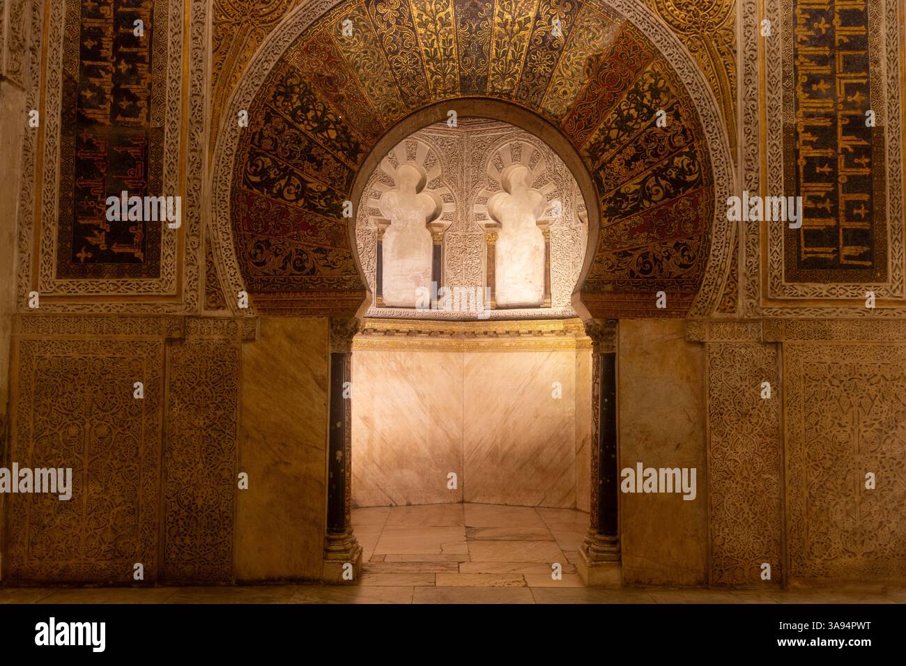 Mezquita Mosque Cathedral Interior Detail. Moorish Architecture, Famous ...