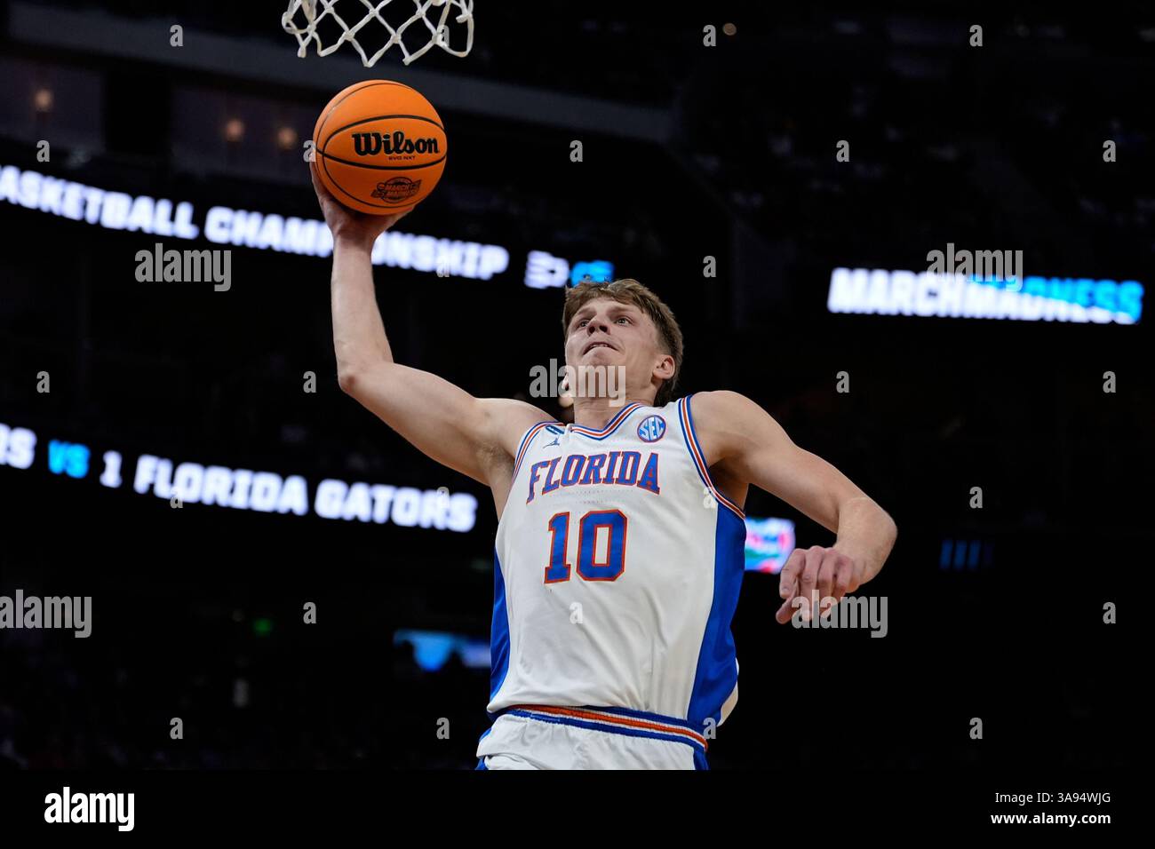 Florida forward Thomas Haugh (10) dunks against Texas Tech during the ...
