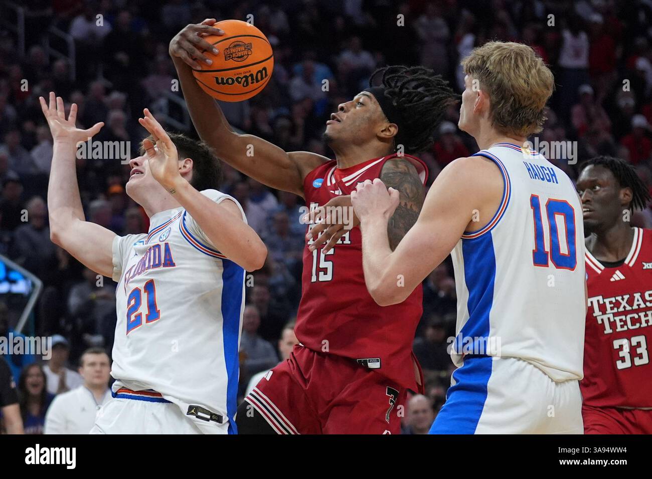 Texas Tech forward JT Toppin shoots as Florida forward Alex Condon (21 ...