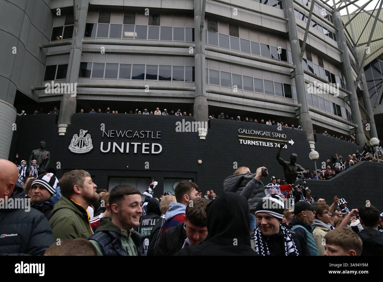 Newcastle Football Fans Celebrate Newcastle United Players Carabao Cup ...
