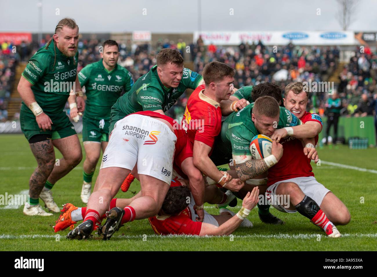 Castlebar, Ireland. 29th Mar, 2025. Sean Jansen of Connacht scores a ...