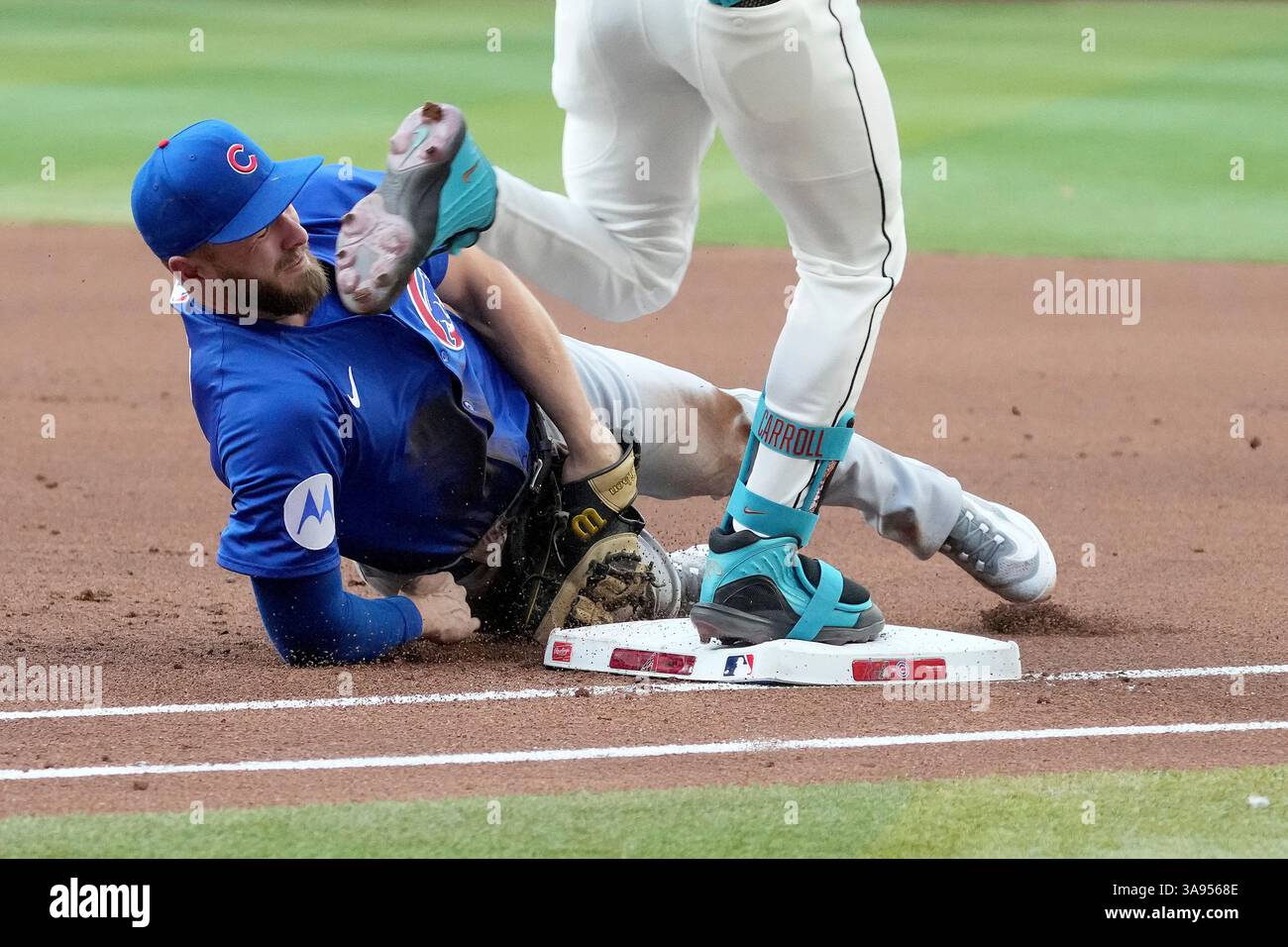 Chicago Cubs first base Michael Busch dives to first base to get out ...