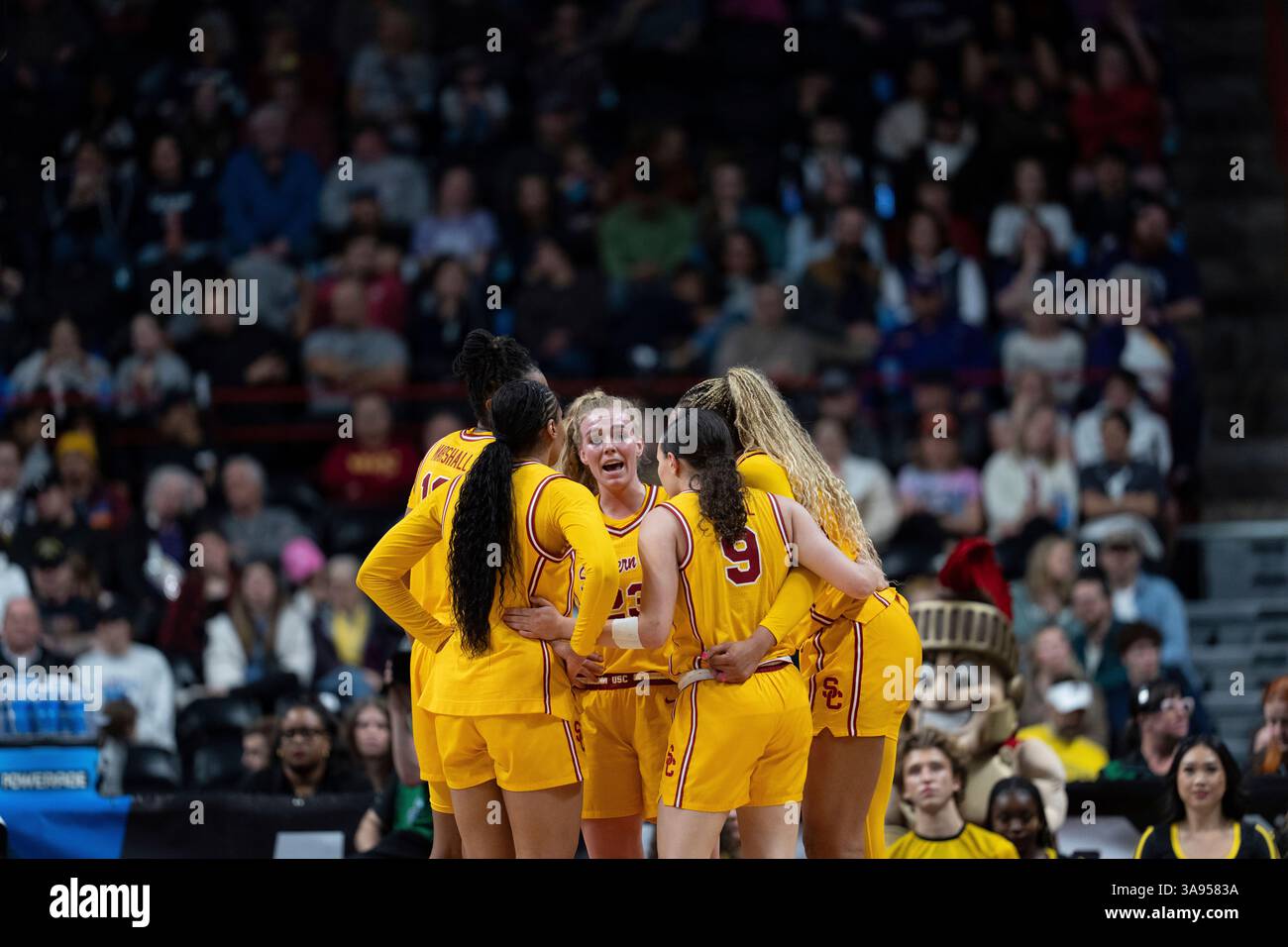 Southern California guard Avery Howell, center, talks with teammates ...