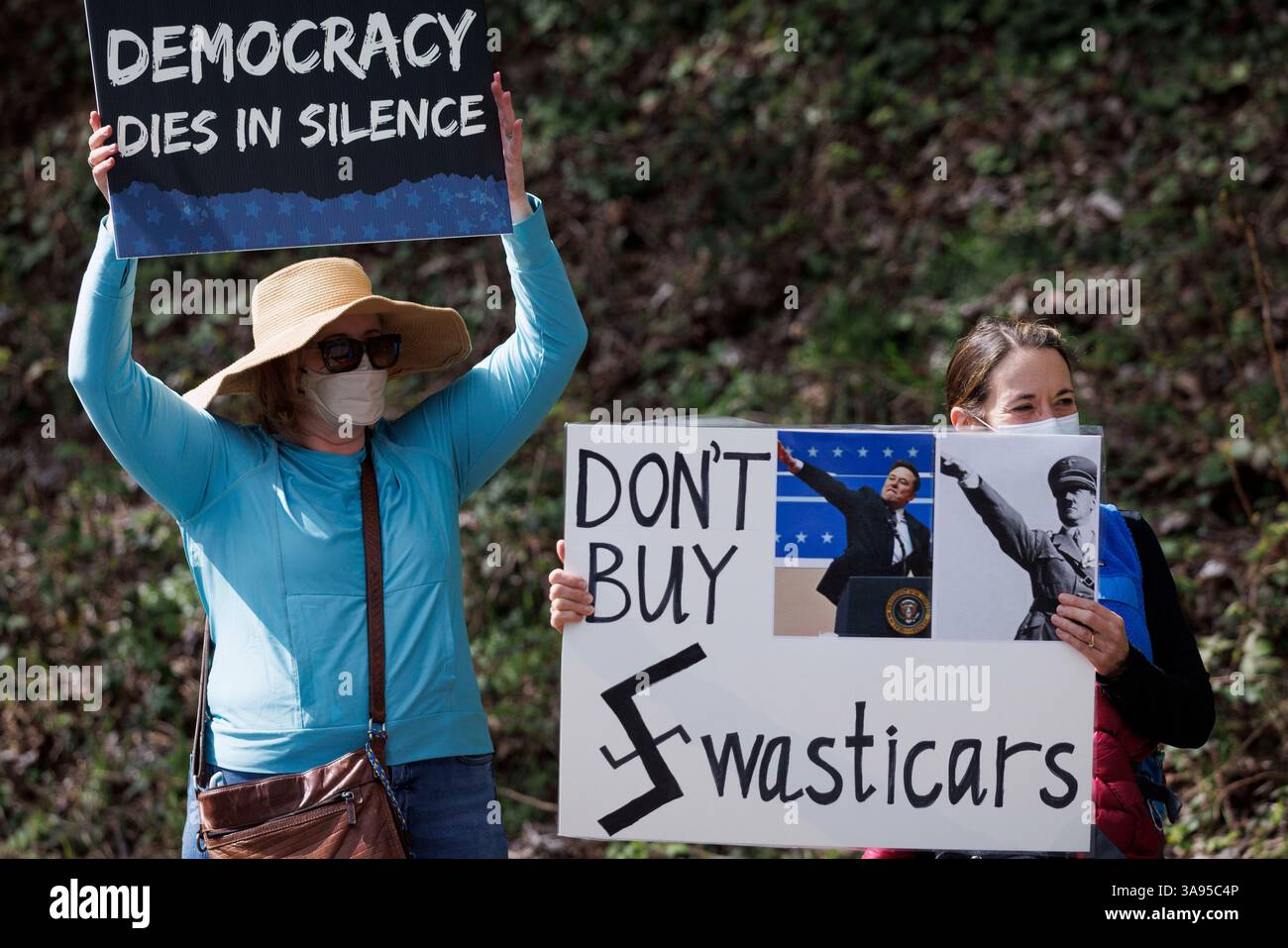 Portland, USA. 29th Mar, 2025. About a thousand people gathered near ...
