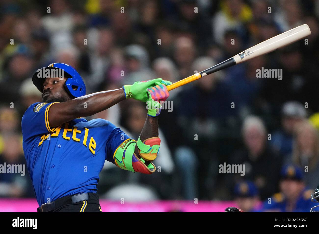 Seattle Mariners' Randy Arozarena follows through against the Athletics ...