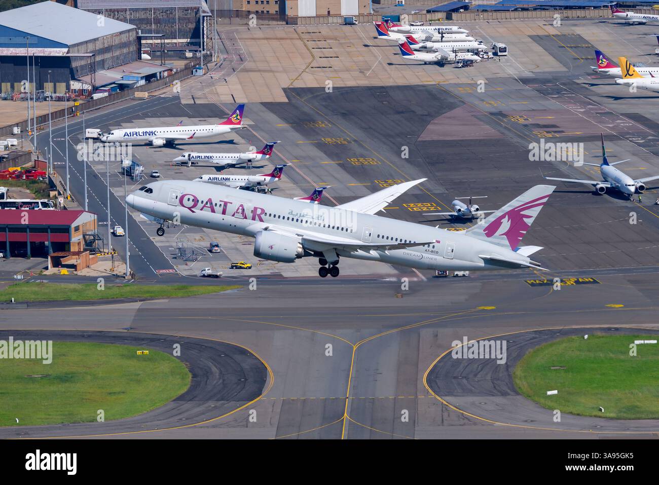 Qatar Airways Boeing 787-8 airplane taking off from JNB Airport. Qatar ...