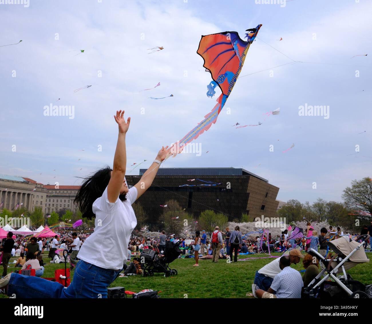 Washington DC, USA. 29th Mar 2025. People fly kites while thousands ...