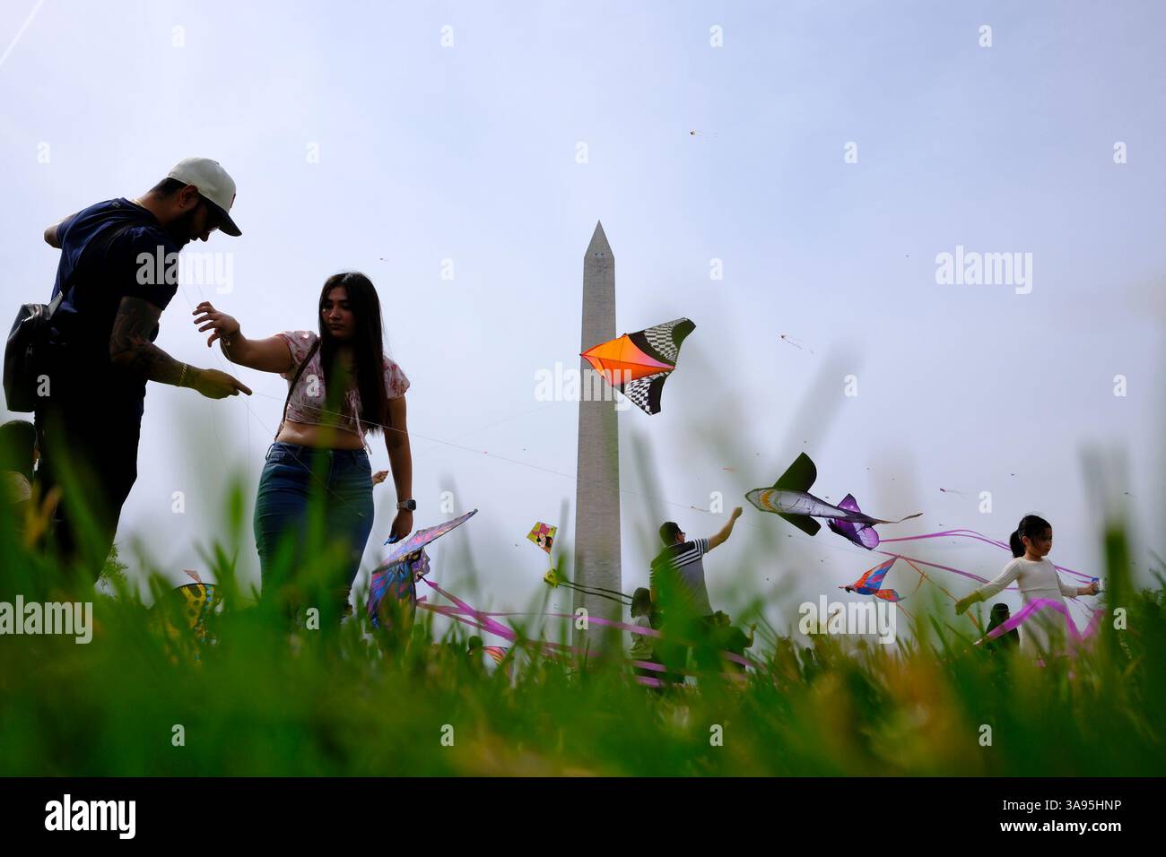 Fly kites hi-res stock photography and images - Alamy