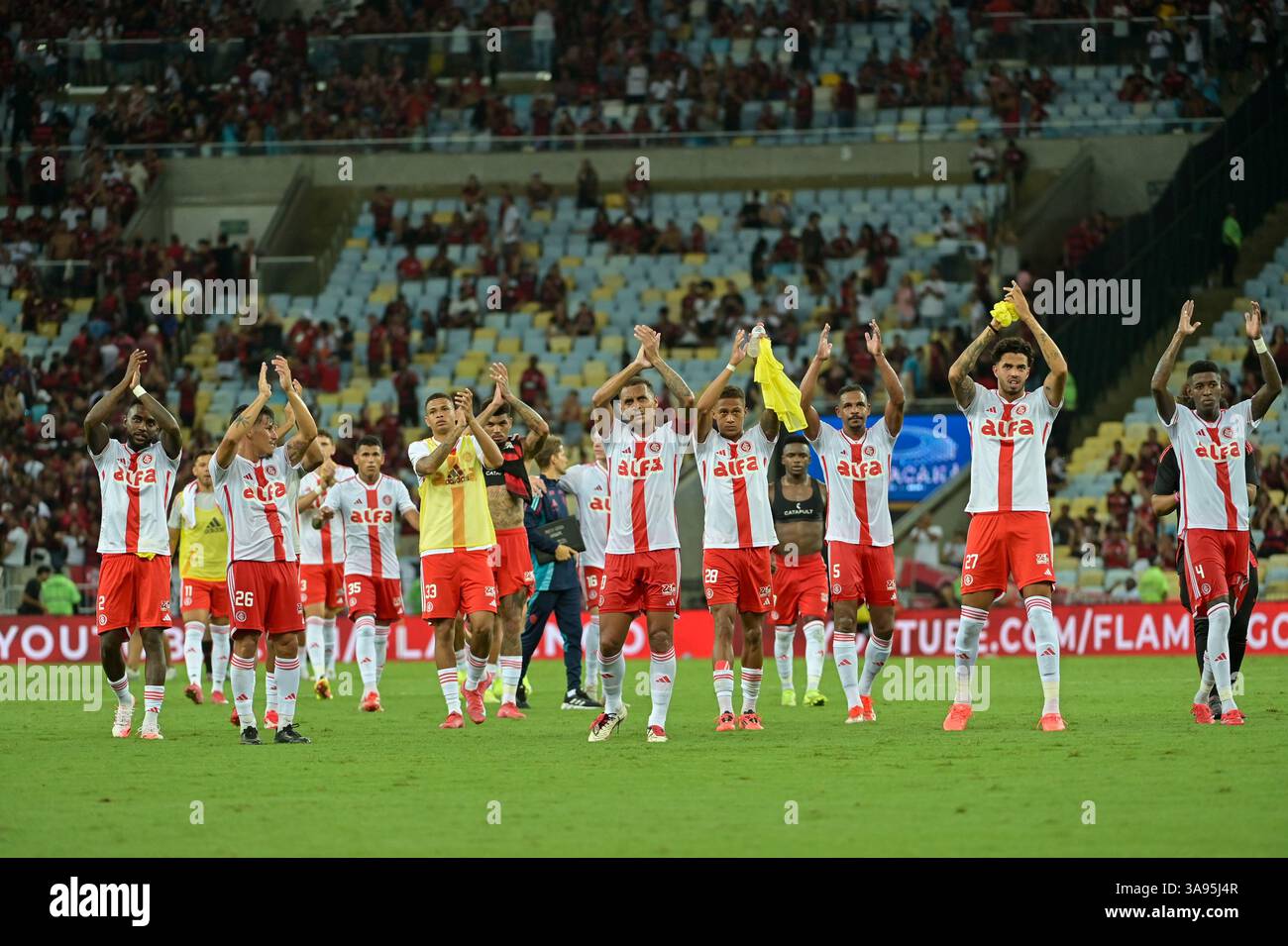 Rio de Janeiro, Brazil, 29th Mar, 2025. Internacional players, applaud ...