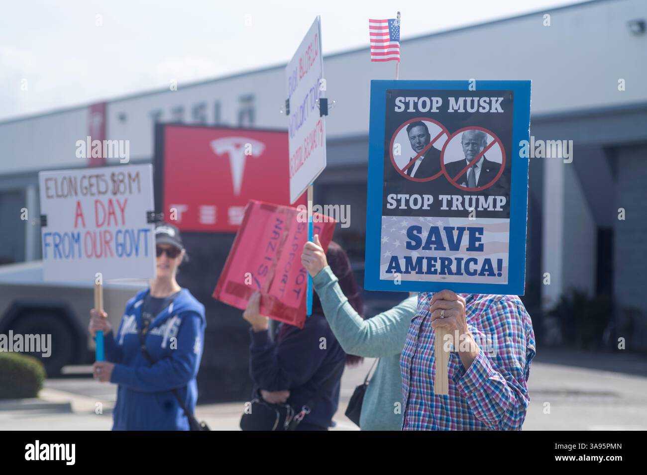 Los Angeles, United States. 29th Mar, 2025. Protesters holding placards ...