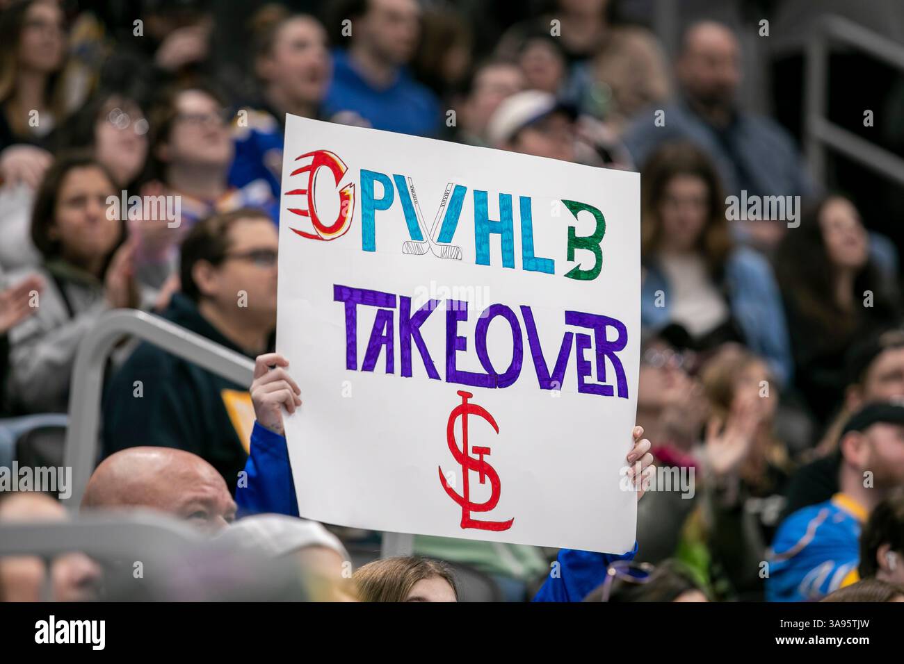 St. Louis, Missouri, USA. 29th March, 2025. Fan holds up a sign during ...