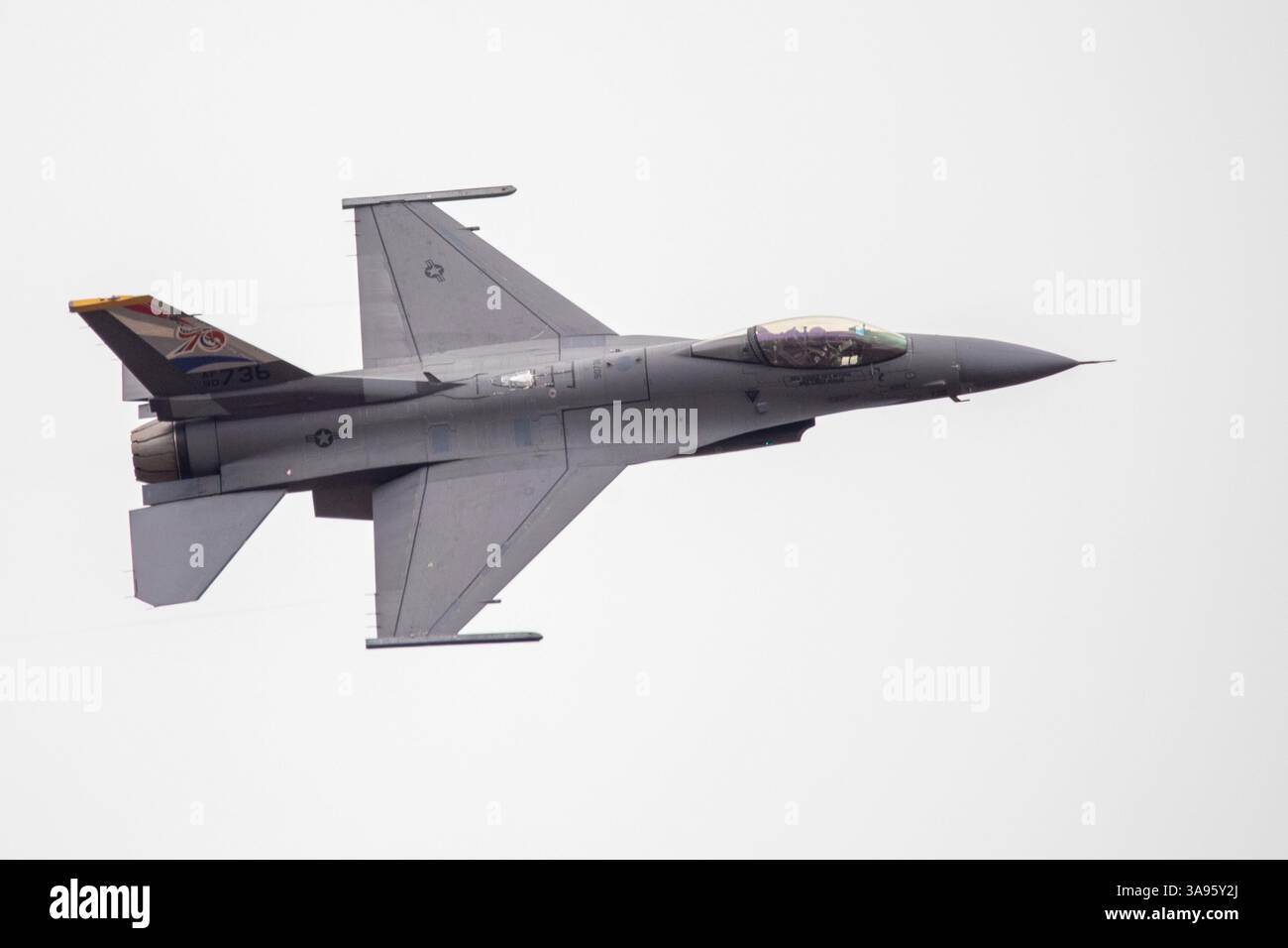 United States Air Force General Dynamics F-16 Fighting Falcon fighter ...
